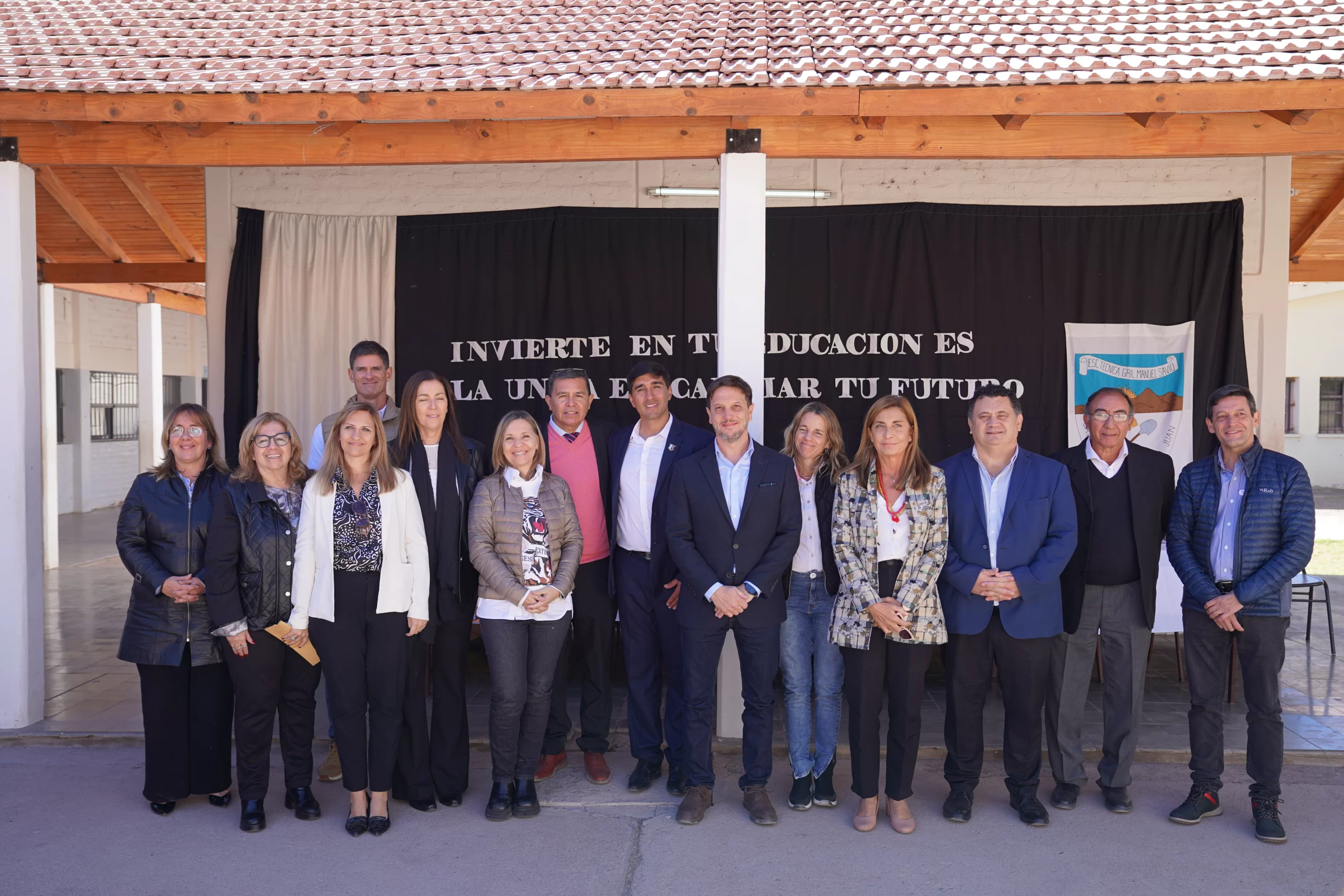 Entrega de equipamiento y firma de acuerdo entre Banco San Juan, Fundación Banco San Juan y ...